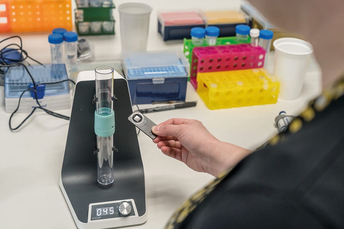 Microwell chip sorteert, karakteriseert en selecteert cellen in 2 dagen ...